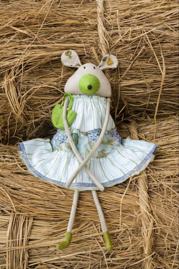 Female Mouse – Anavila