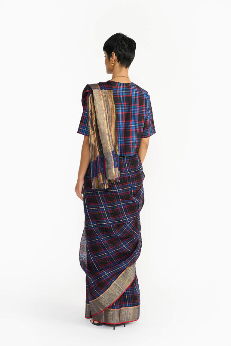 Black Kanit Sari – Anavila
