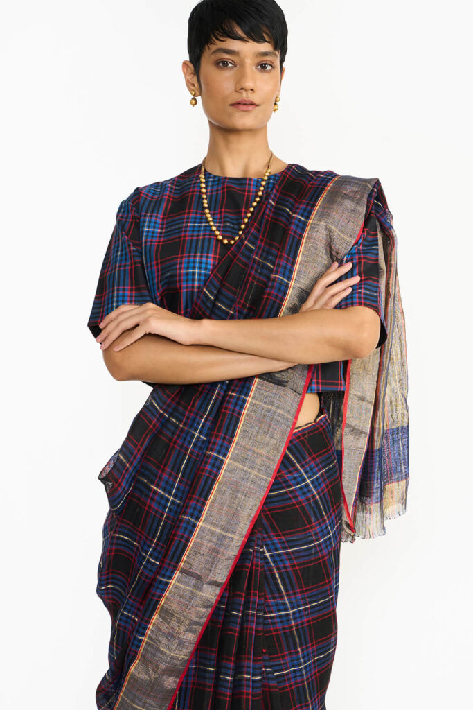 Black Kanit Sari – Anavila