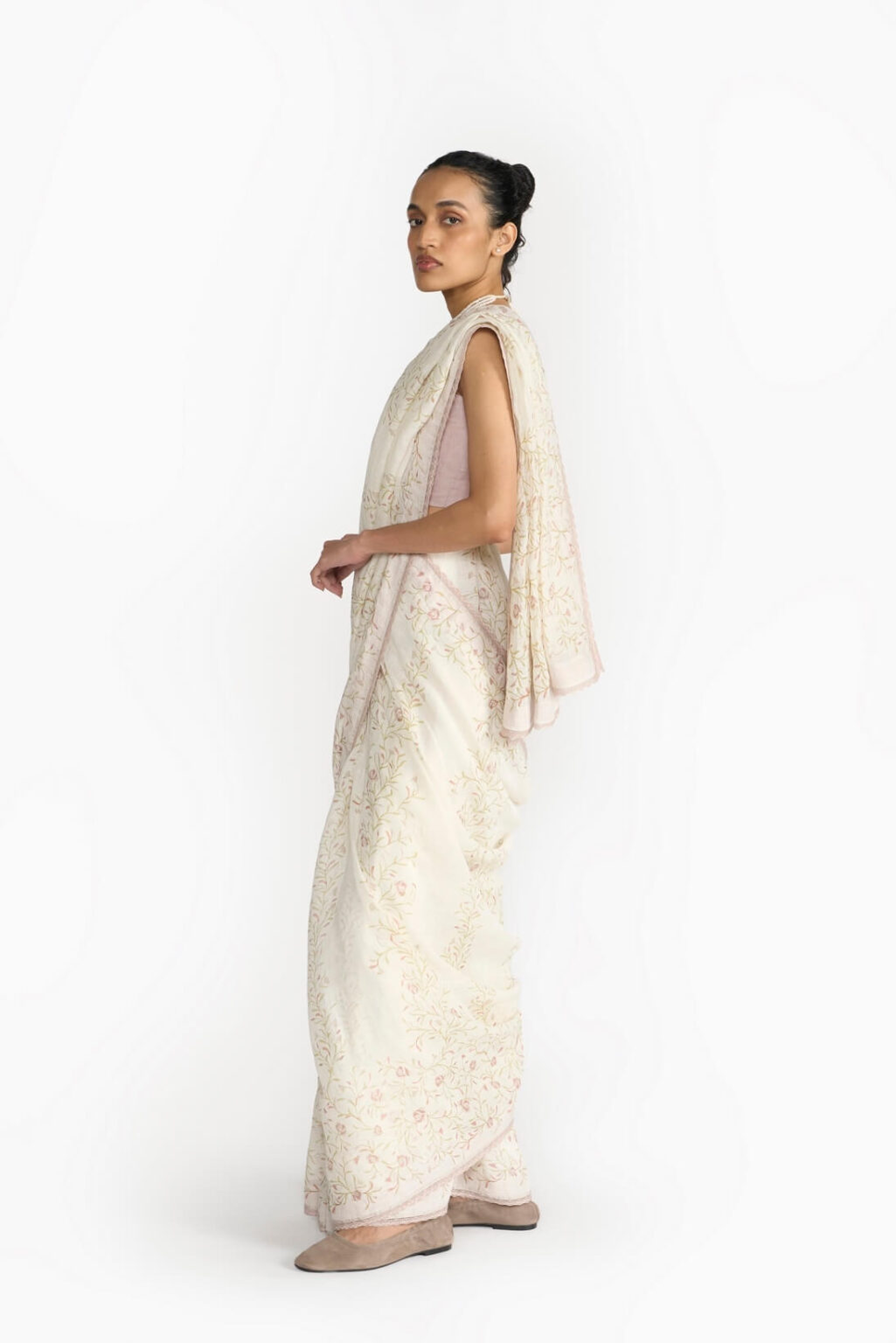 Sari – Anavila
