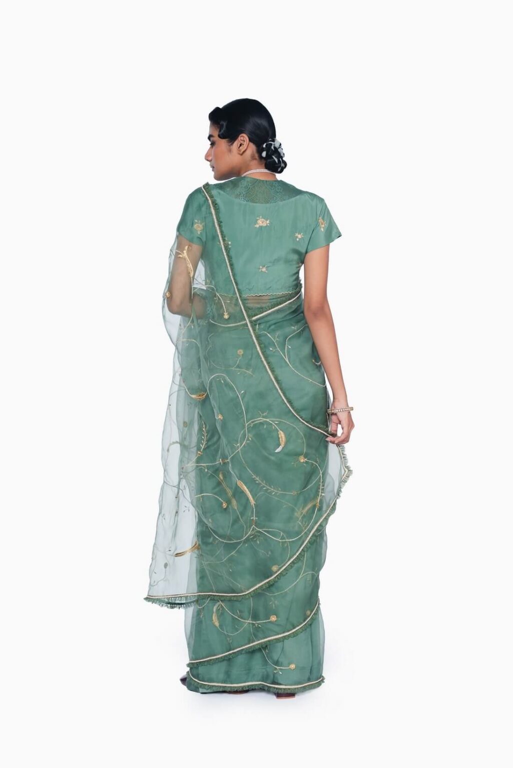 Zeirin Green Sari – Anavila